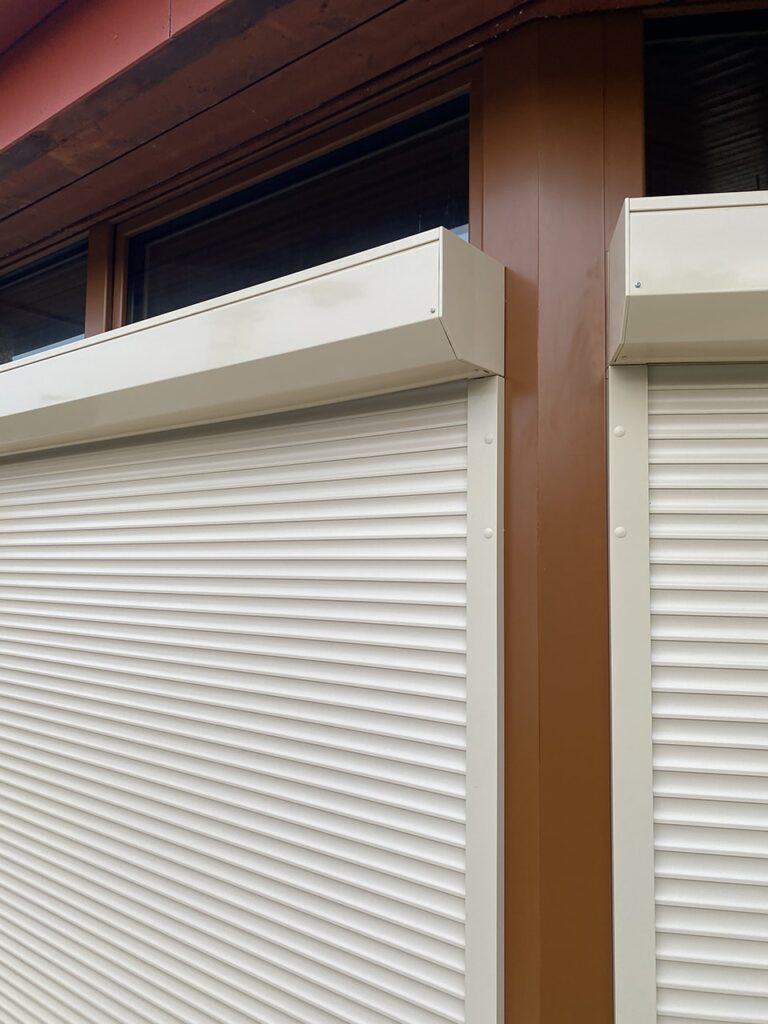 Volet roulant Montfix collège d'Yvonand - Maison GZ Stores, la ...